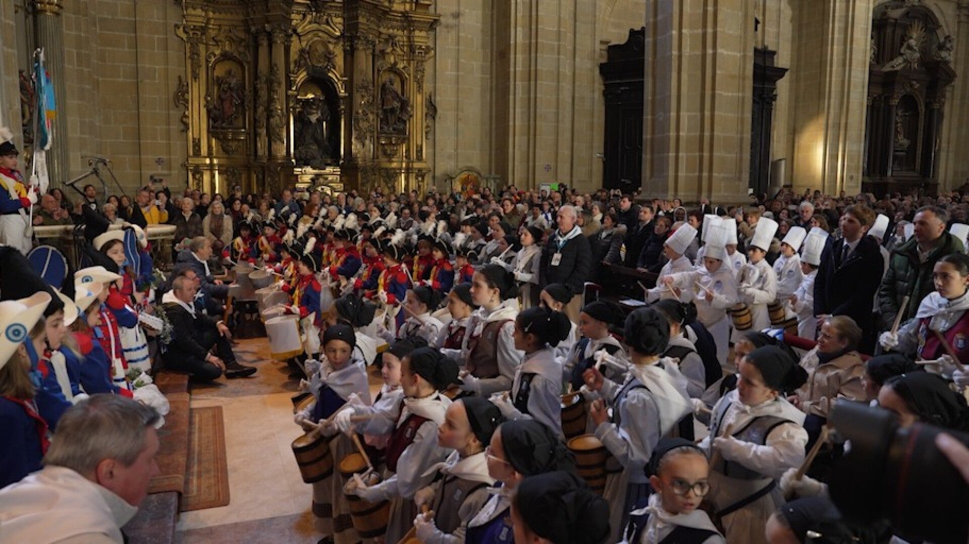La tamborrada Euskal Billera S.R. toca la Marcha de San Sebastián en la ...