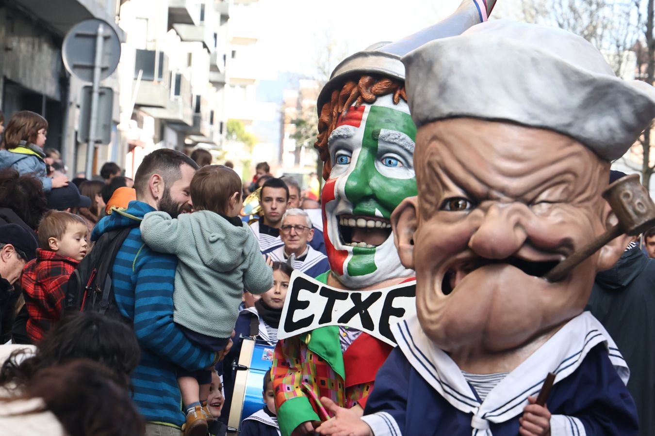 Piratas y payasos tomas las calles de Tolosa | El Diario Vasco