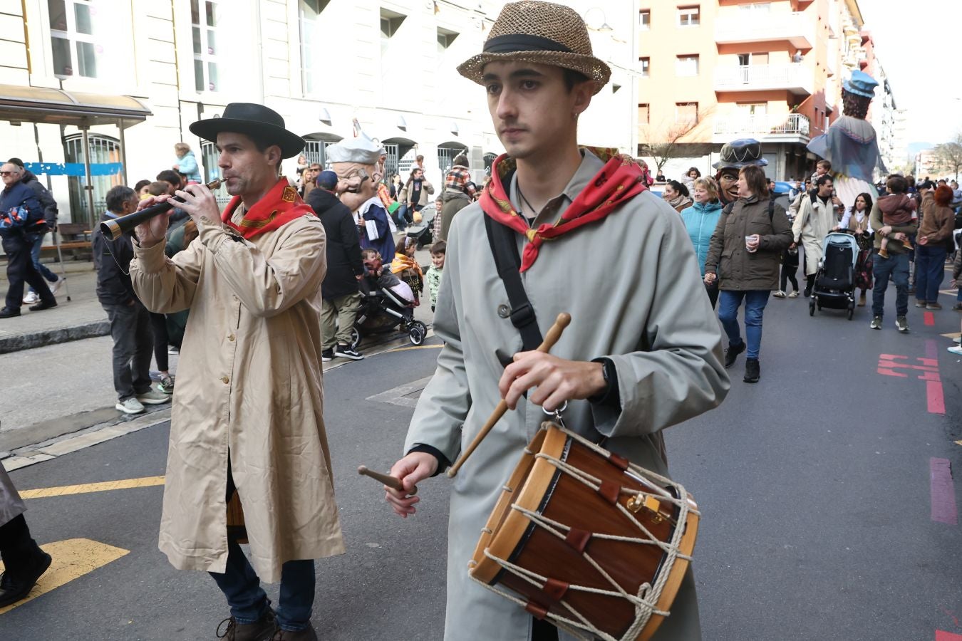 Piratas y payasos tomas las calles de Tolosa | El Diario Vasco