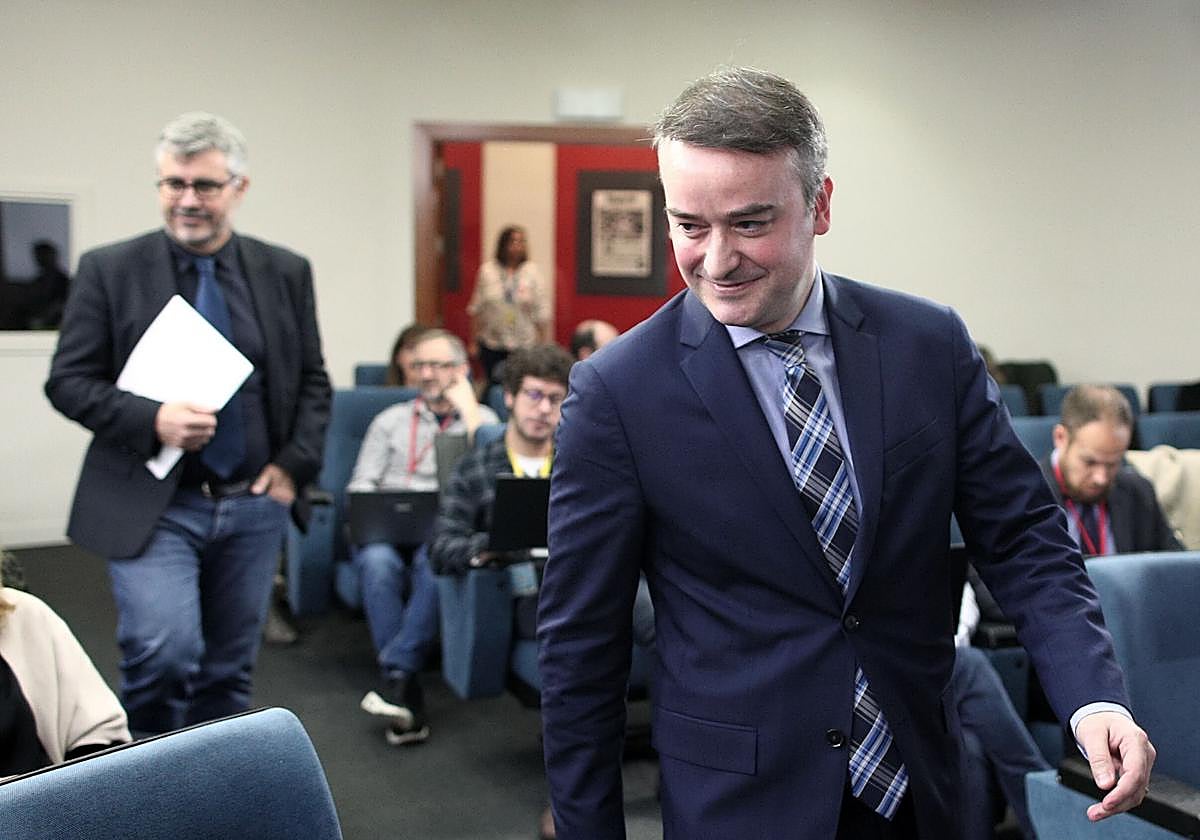 Iván Redondo publica su primer libro, 'El manual' | El Diario Vasco