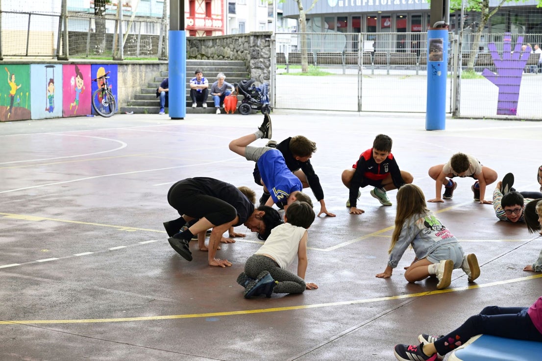 Trebetasuna eta dibertsioa Zirku tailerrean | El Diario Vasco