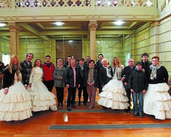 Valen Moñux (Director escénico de la ópera 'La Traviata' de Opus Lírica ...