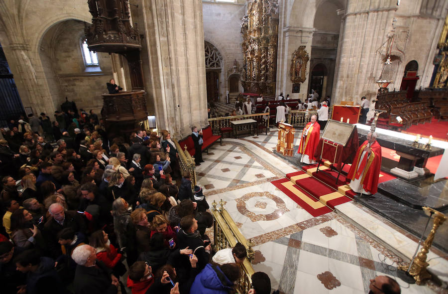 Fotos: El Santo Sudario se exhibe este mediodía en la Catedral | El ...