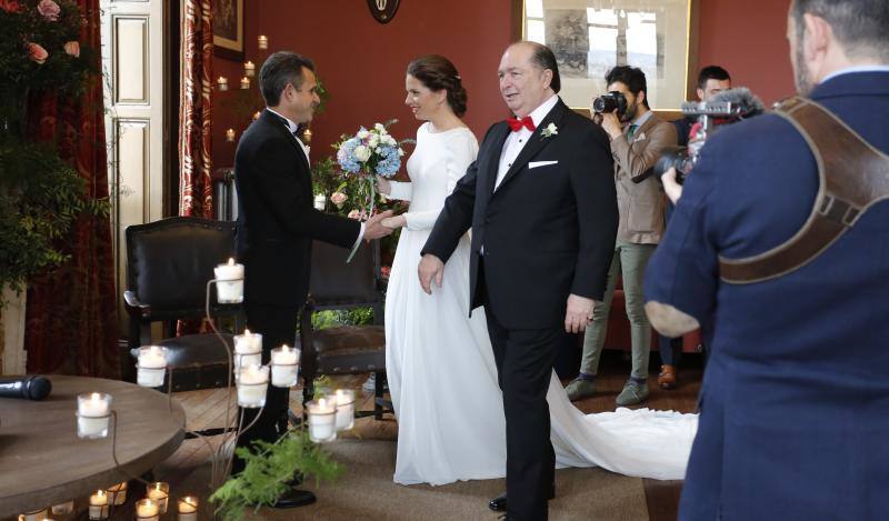 Fotos: La boda del exjugador del Sporting Eloy Olaya con Lucía Vicente ...