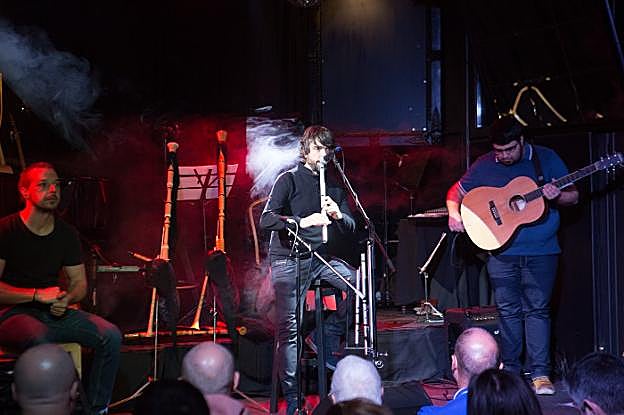 Tejedor despide el año con sus 'Miraes' y sus temas de siempre | El ...