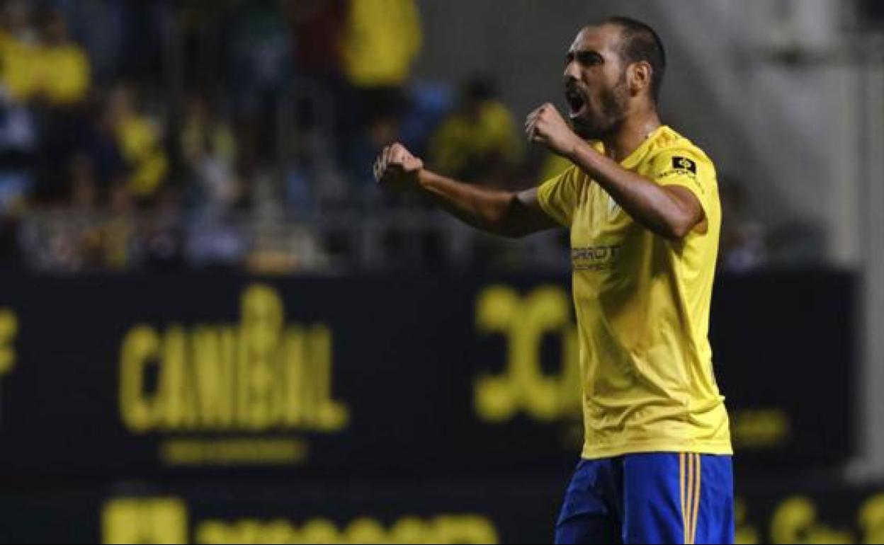 Fali, del Cádiz, amenaza con «dejar el fútbol» si hay algún riesgo en ...