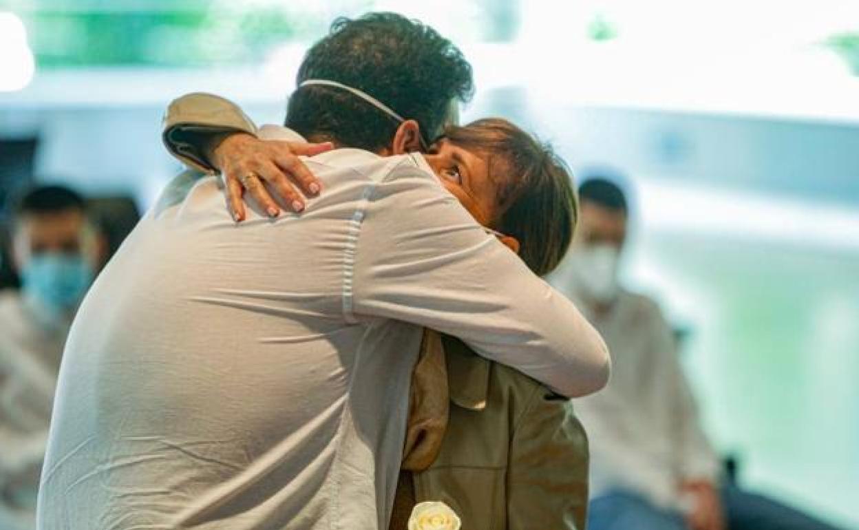 Las reacciones a un abrazo dependen del sexo, según la ciencia | El ...