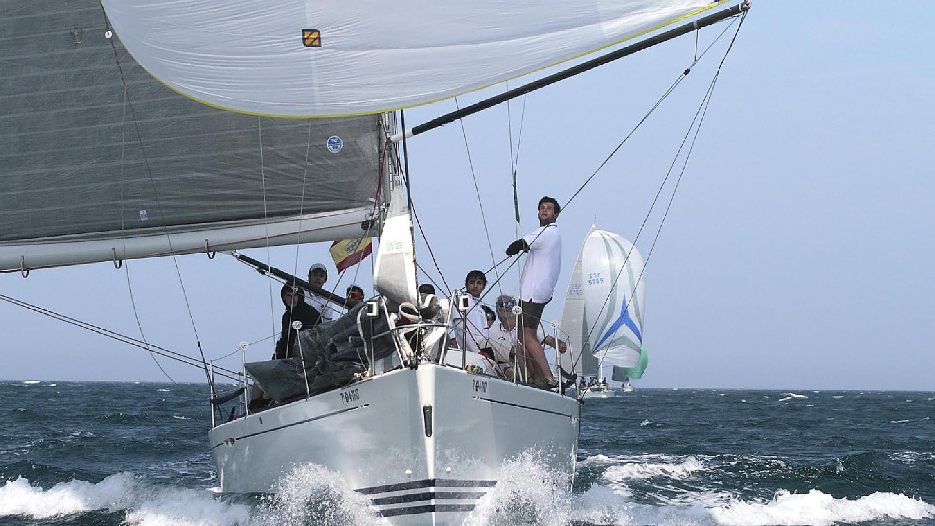 El 'Great Sailing One' toma el mando en la Regata Universidad | El Comercio: Diario de Asturias