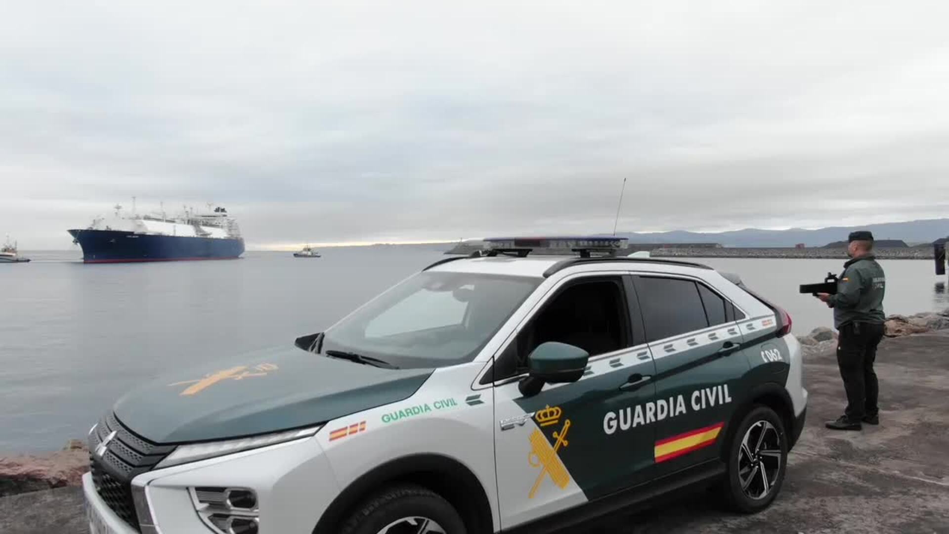El buque metanero 'Cool Racer' ya está en el puerto de Gijón | El ...