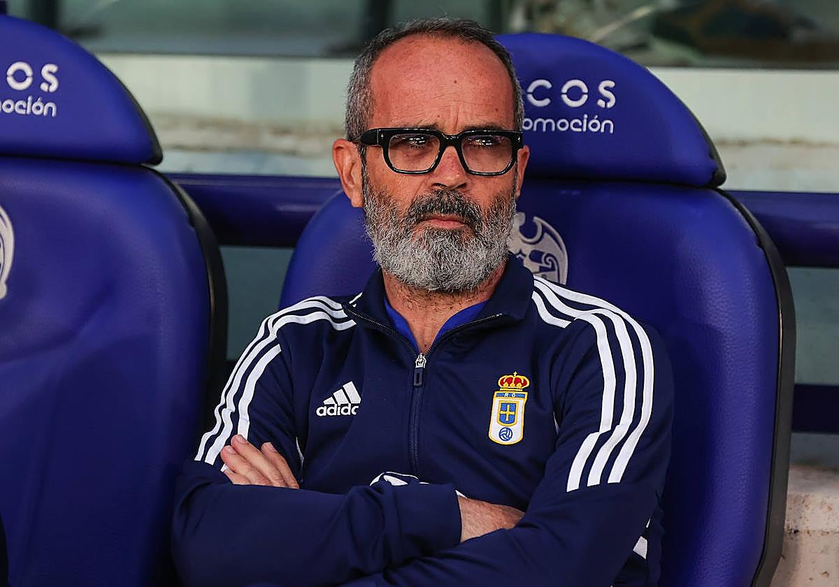 Cervera pasa revista a la pretemporada del Oviedo | El Comercio: Diario ...