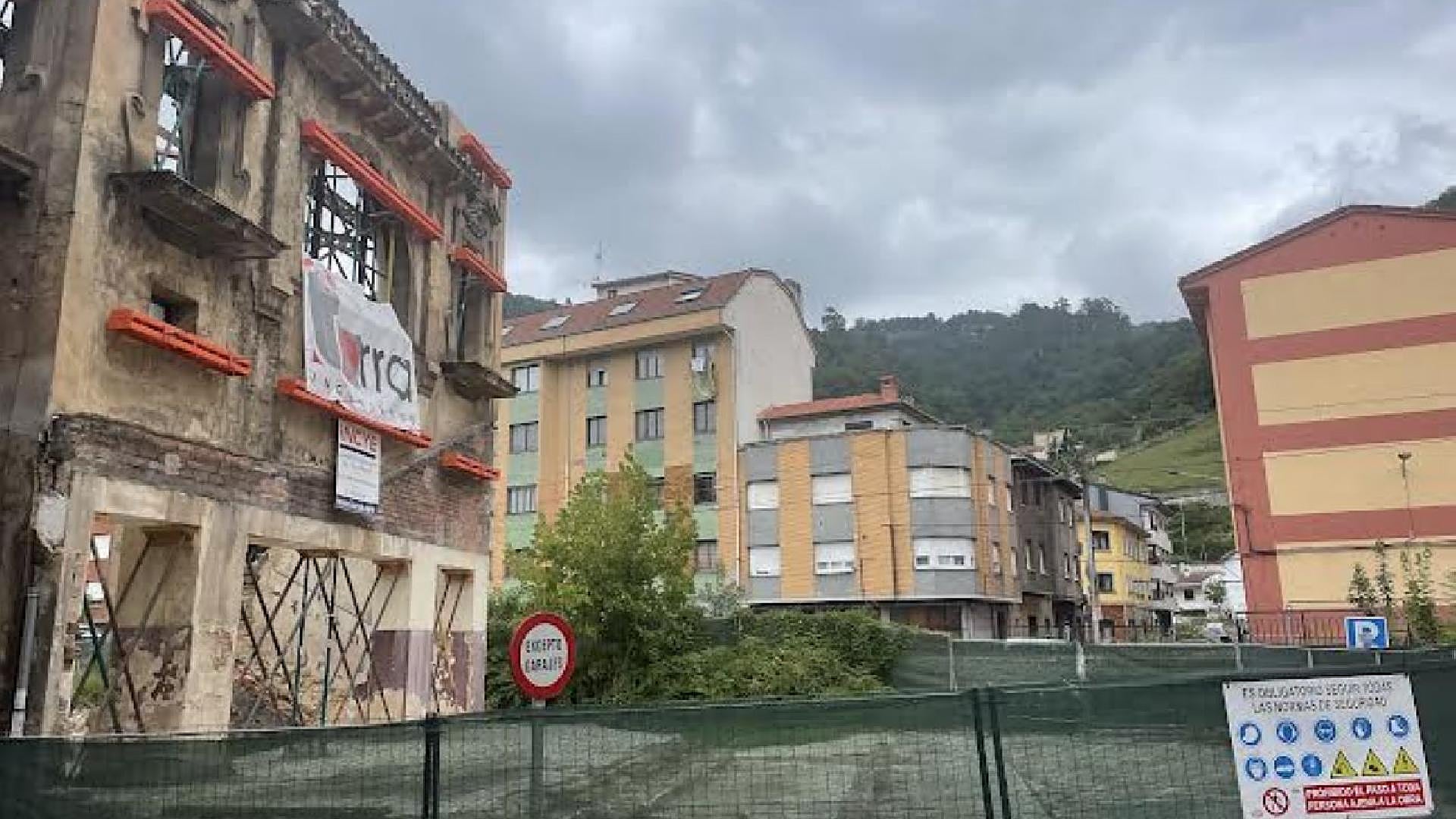 «En Sotrondio todos sabemos que había un río junto al Teatro Virginia ...