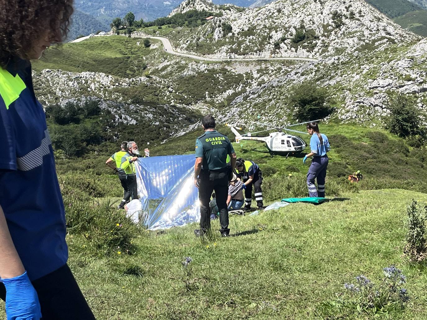 Un autobús con 49 personas se despeña al subir a los Lagos de Covadonga ...