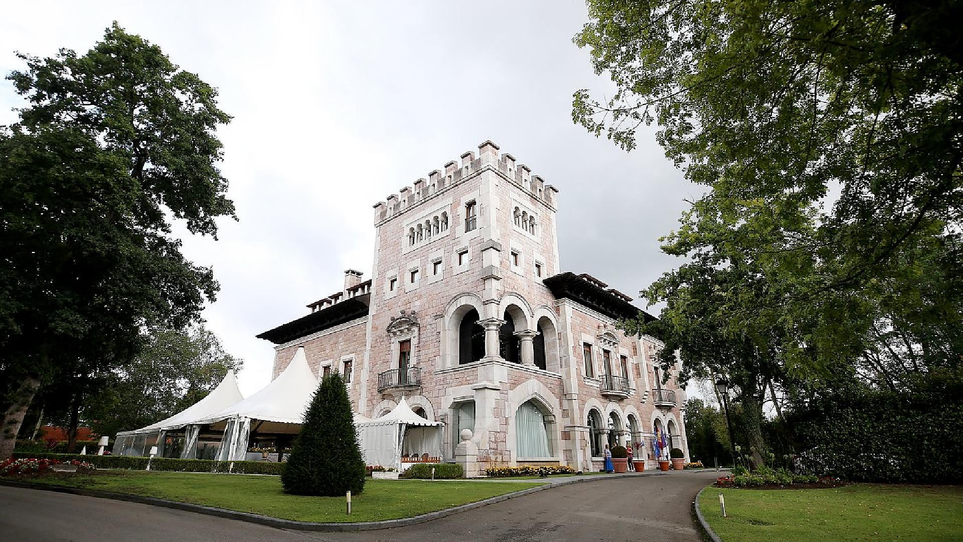 El palacete que alberga el hotel de La Zoreda sale a la venta por 7 ...