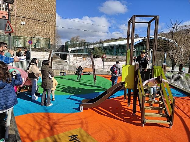 Tuilla ya cuenta con un parque infantil | El Comercio: Diario de Asturias