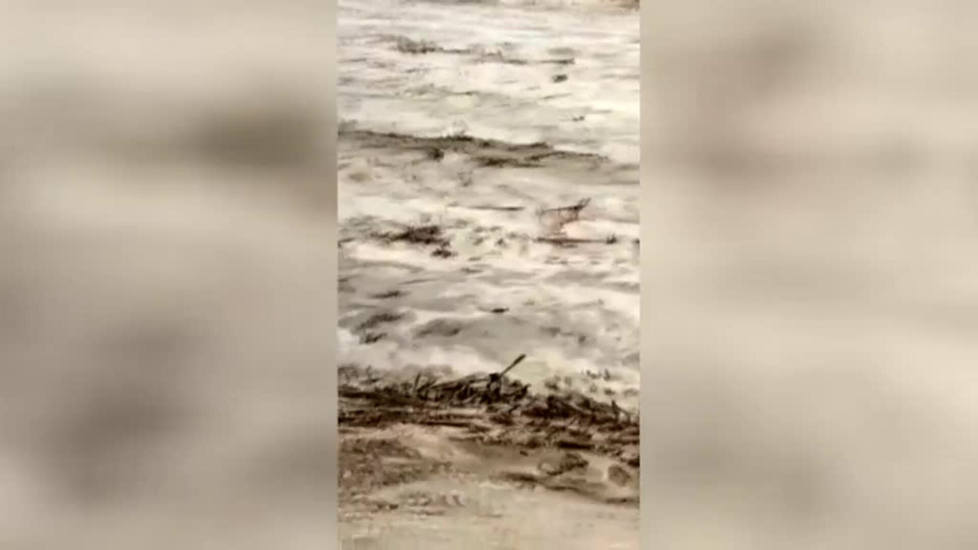 Una intensa tromba de lluvia y granizo deja graves y visibles destrozos en Rioja, un pueblo de ...