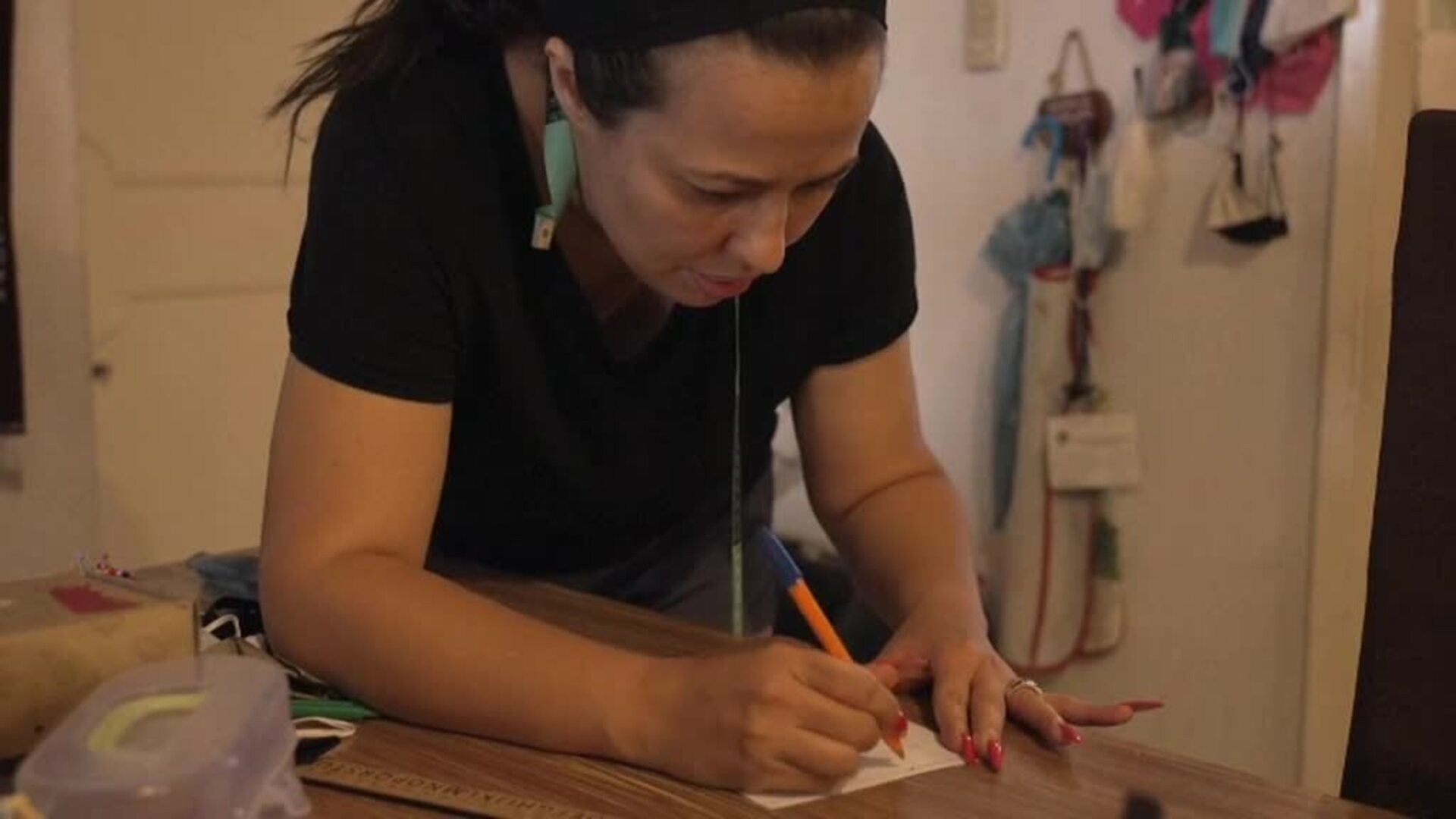 Delia Quiroa crea la Barbie "Madre Buscadora", un símbolo de todas las ...