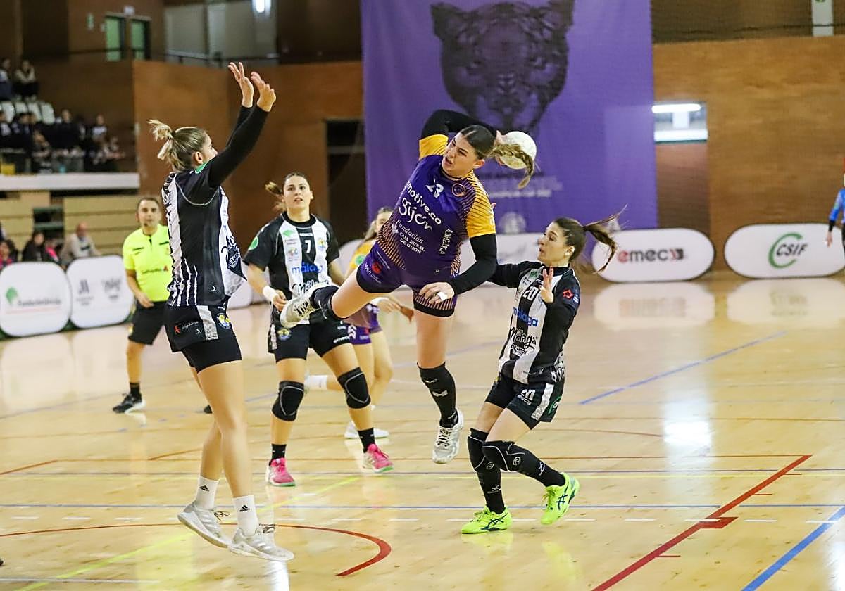 El Motive.co Gijón pone contra las cuerdas al Málaga | El Comercio ...