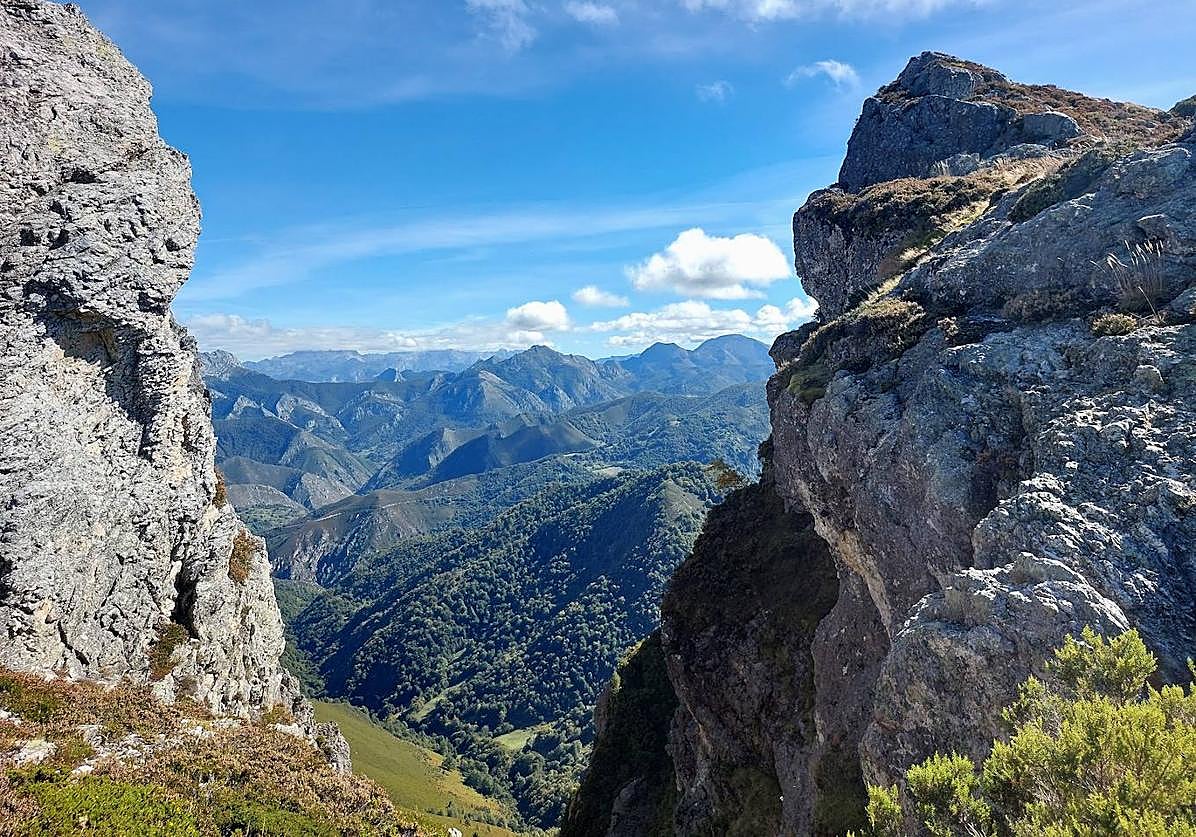 Ruta de montaña en Asturias: Al Visu la Grande, en el Parque de Redes ...