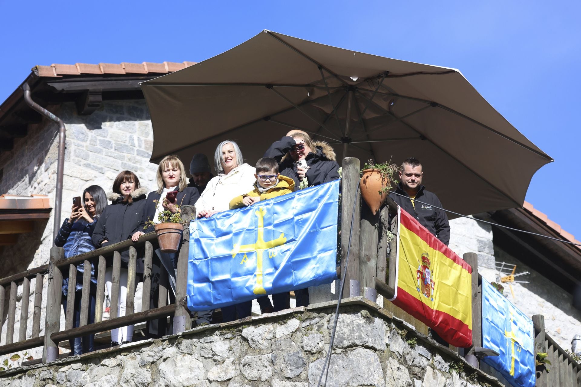 Sotres, pletórico: la visita real al Pueblo Ejemplar de Asturias, en ...
