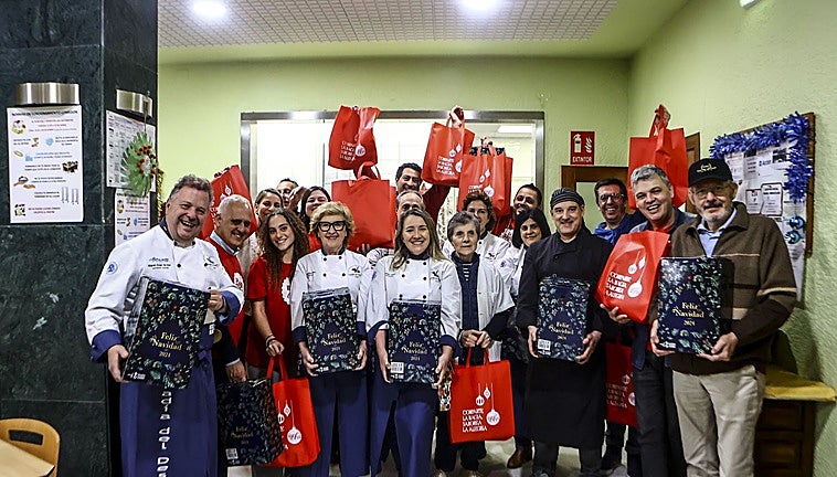 La Cofradía del Desarme de Oviedo dona a la Cocina Económica más de 200 ...