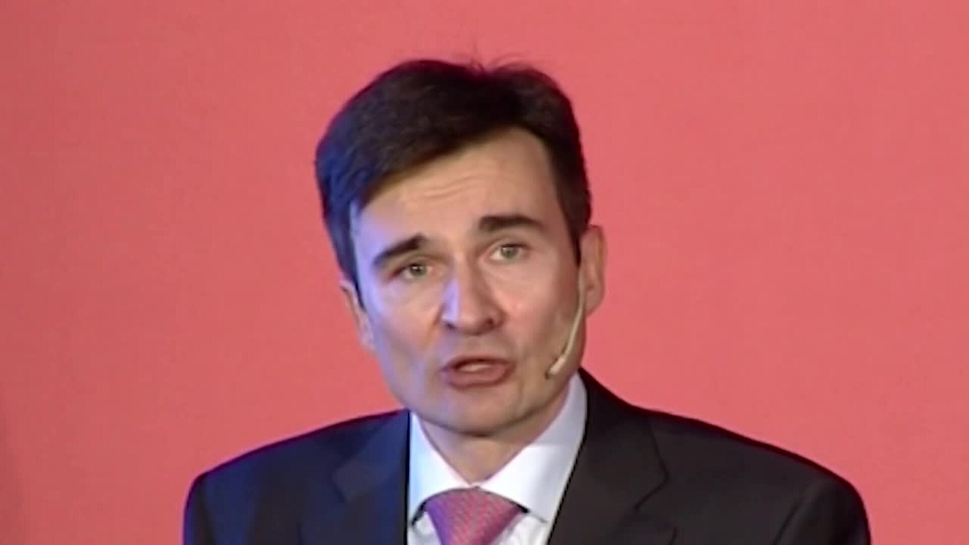 El consejero delegado de Vueling, Marco Sansavini, liderará Iberia a ...