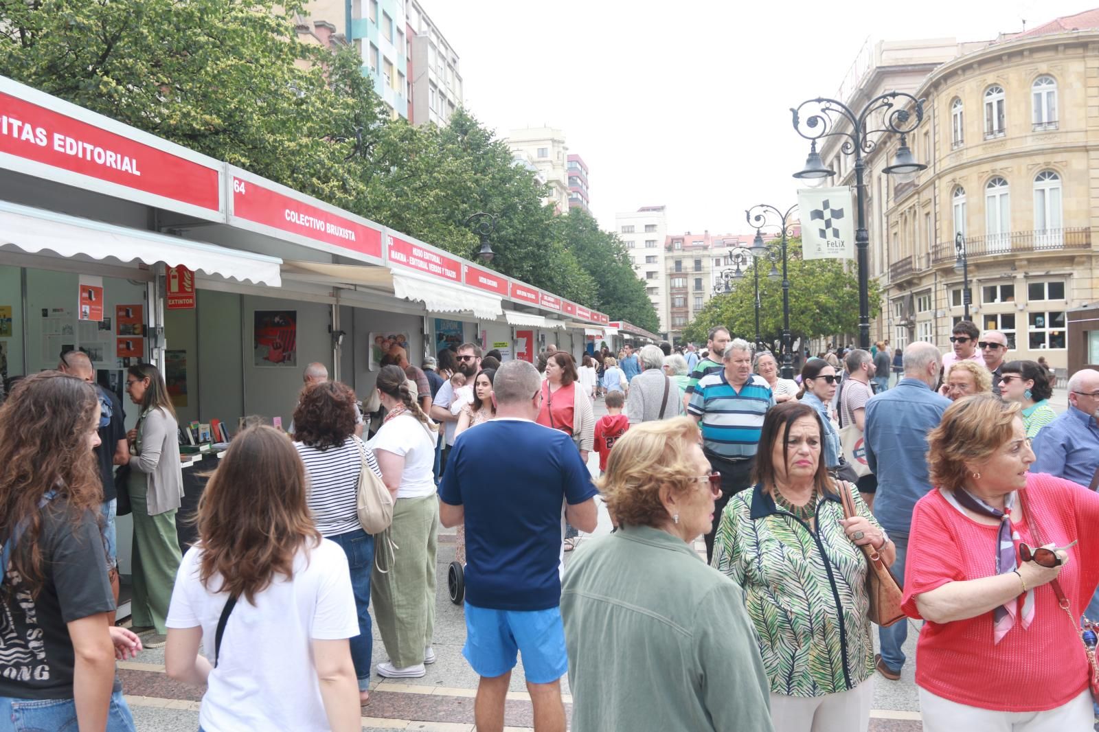 Los lectores, en la Feria del Libro de Gijón: «Poder hablar con los ...