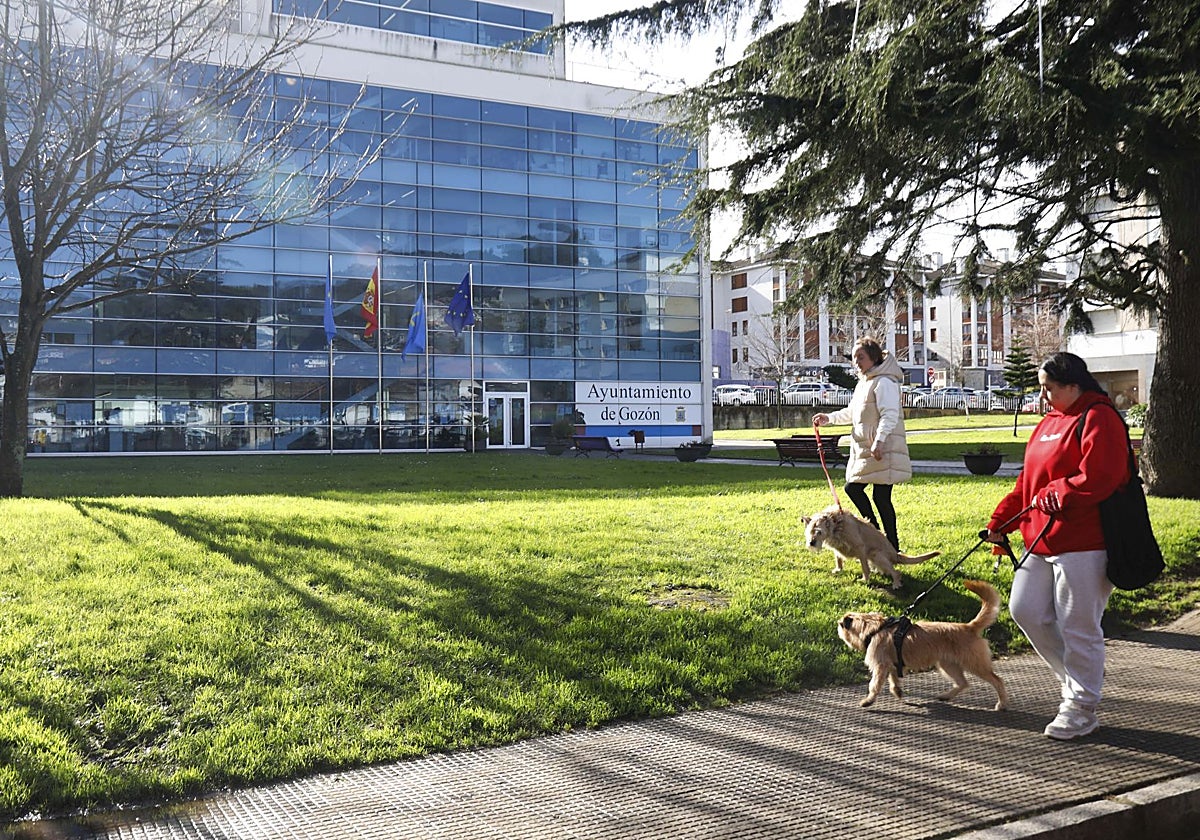 El gobierno entre PSOE e IU en Gozón peligra por la deuda del servicio ...