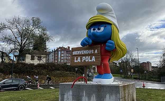 Pitufa Karateca ya da la bienvenida en Pola de Siero: «Es la imagen de ...