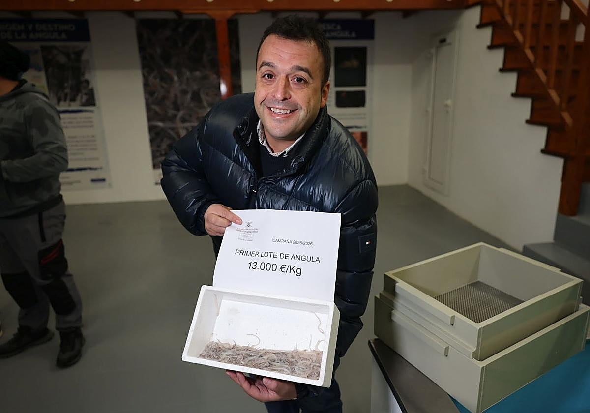 La Arena bate su propio récord y subasta la angula más cara de su ...