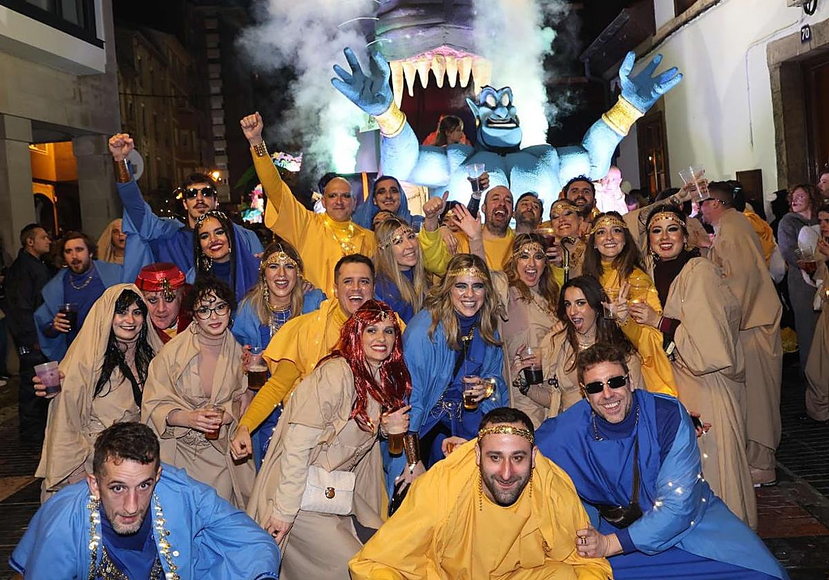 Los setenta integrantes de L'Aticu entran por la puerta grande en el ...