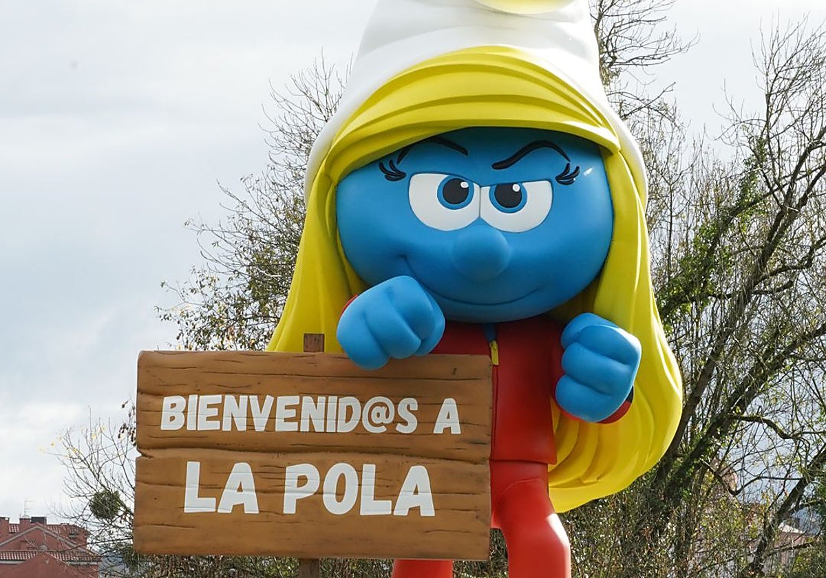 Figuritas de la Pitufa Karateca y la Ferroviaria de Siero para regalar ...