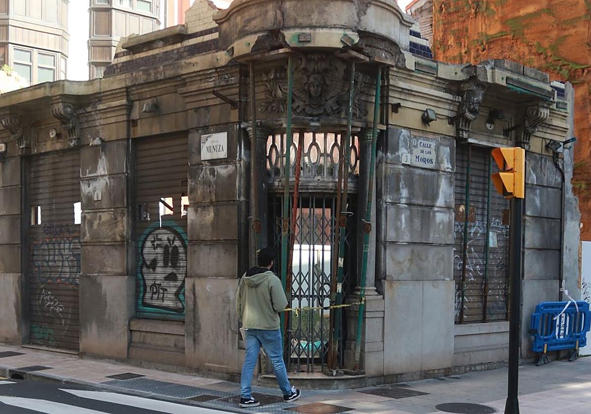 El estado de abandono y ruina de varios edificios en Gijón afea la ...