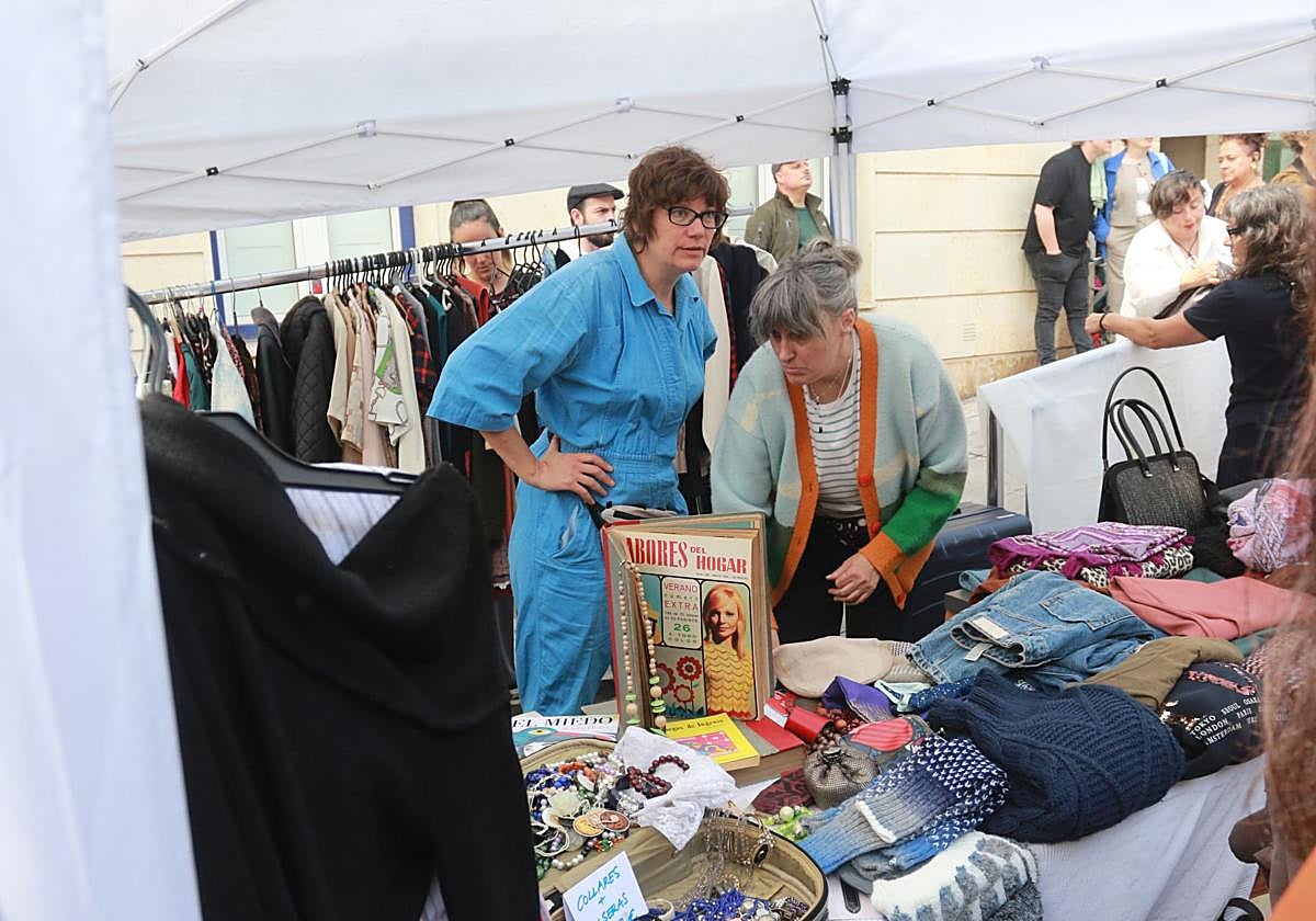 El mercadillo de primavera de Cimavilla, en Gijón: desde ropa hasta un ...