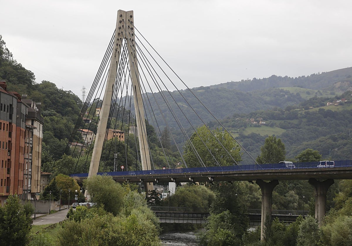 El Principado inicia una inspección técnica del puente atirantado de ...