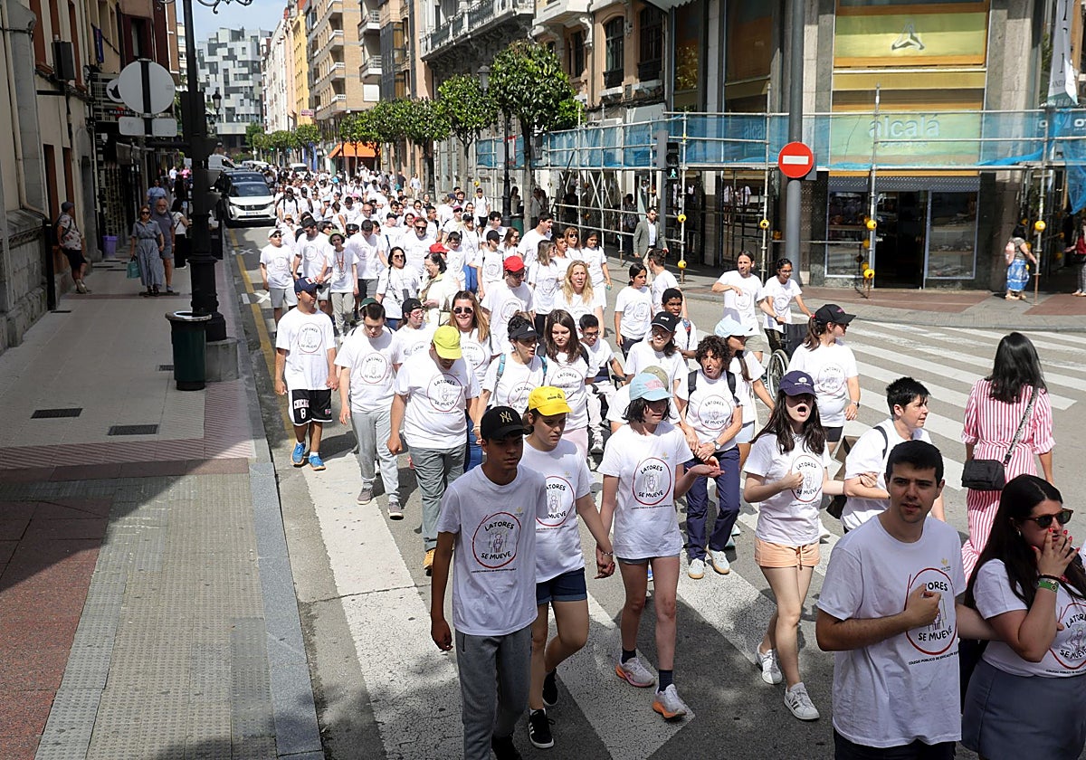 El colegio de Latores de Oviedo marcha por la salud | El Comercio ...