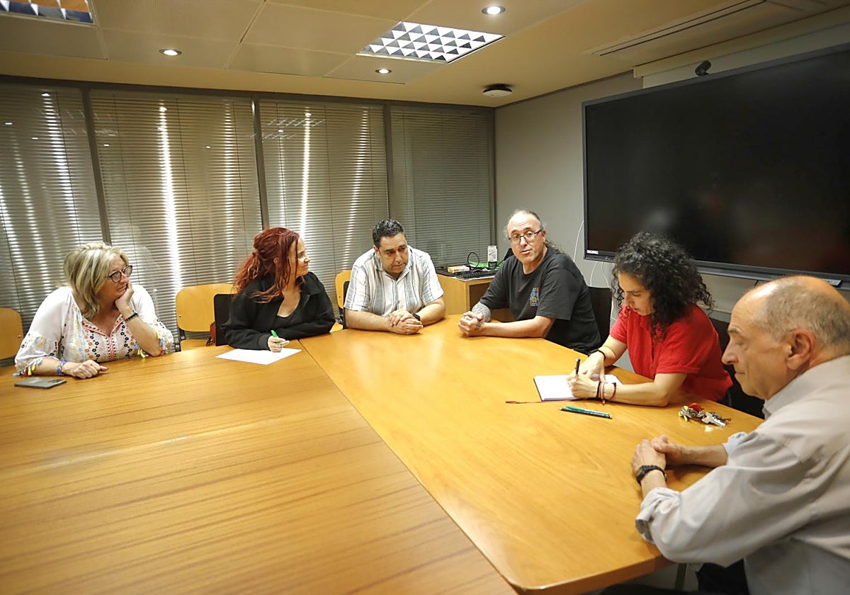 IU de Avilés denuncia que la llegada de Uber supone competencia desleal ...