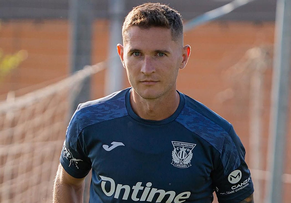 La operación 'renove' en la defensa del Real Sporting: Jorge Sáenz ya ...
