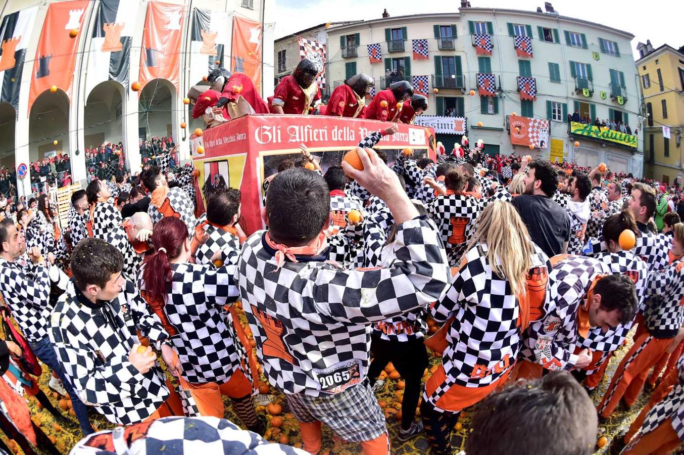 Fotos: Carnaval de Ivrea, la batalla de las naranjas | El Correo
