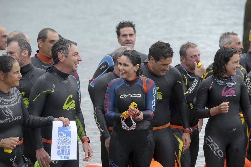 Fotos: Una treintena de nadadores recorren a nado 140 kilómetros por el ...