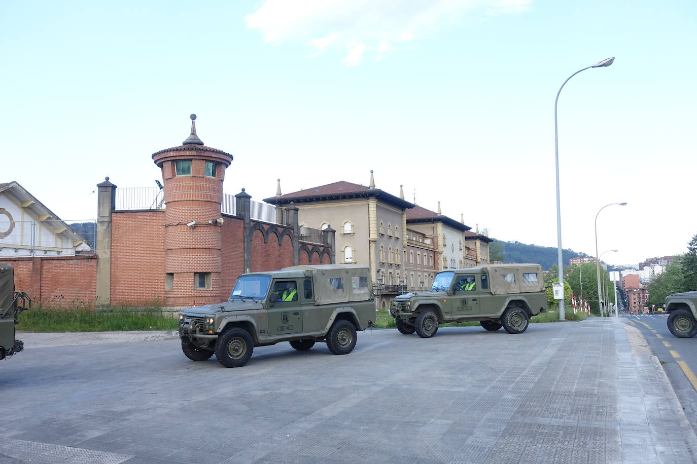 Fotos: El Ejército desinfecta la cárcel de Basauri | El Correo