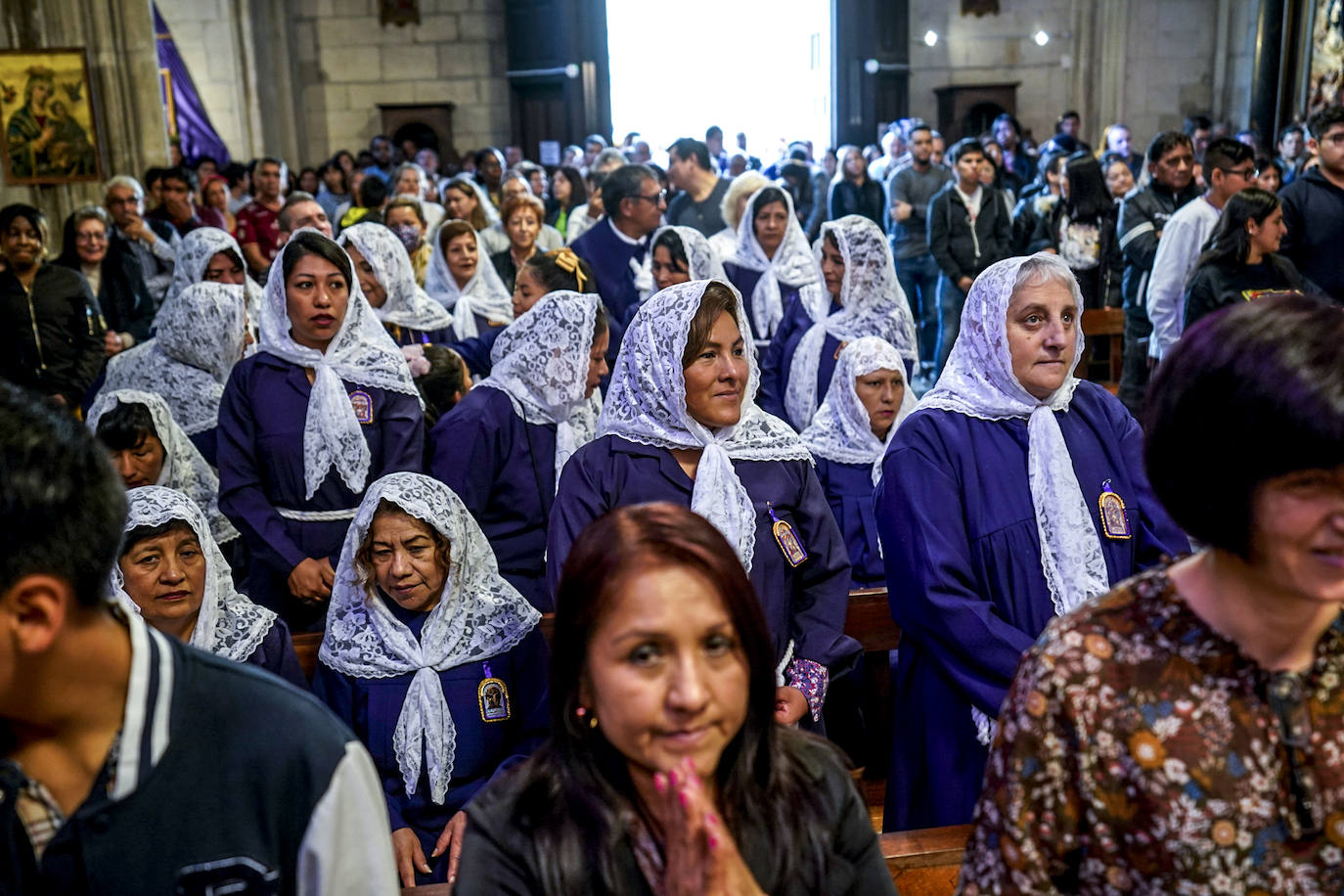 Fotos: Los peruanos de Vitoria procesiona al patrón de Perú | El Correo