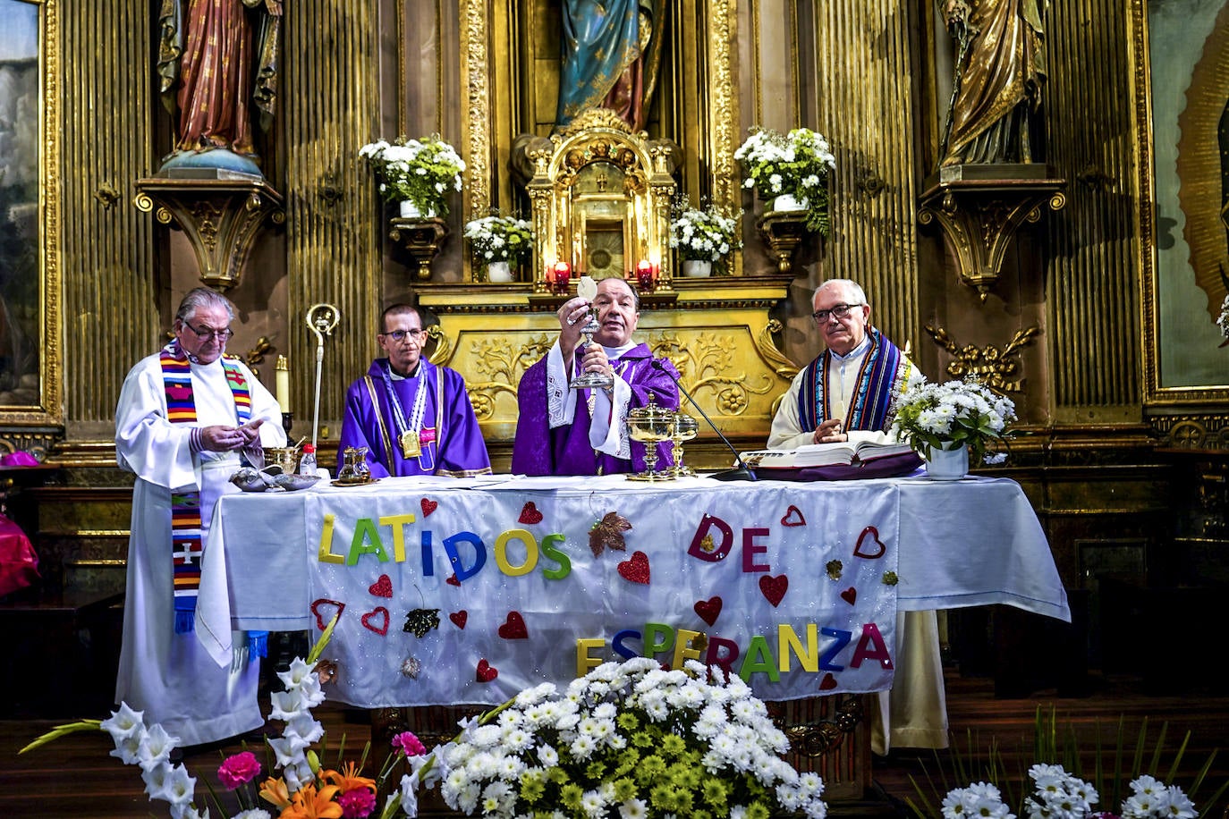 Fotos: Los peruanos de Vitoria procesiona al patrón de Perú | El Correo