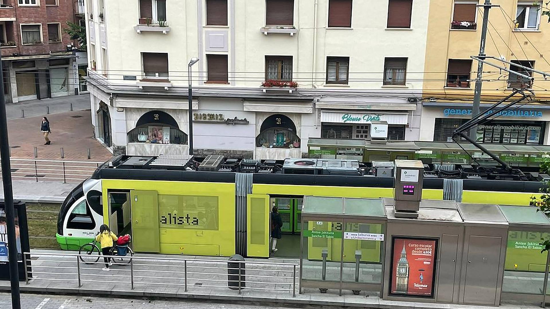 Restablecido el servicio del tranvía de Vitoria tras una incidencia ...