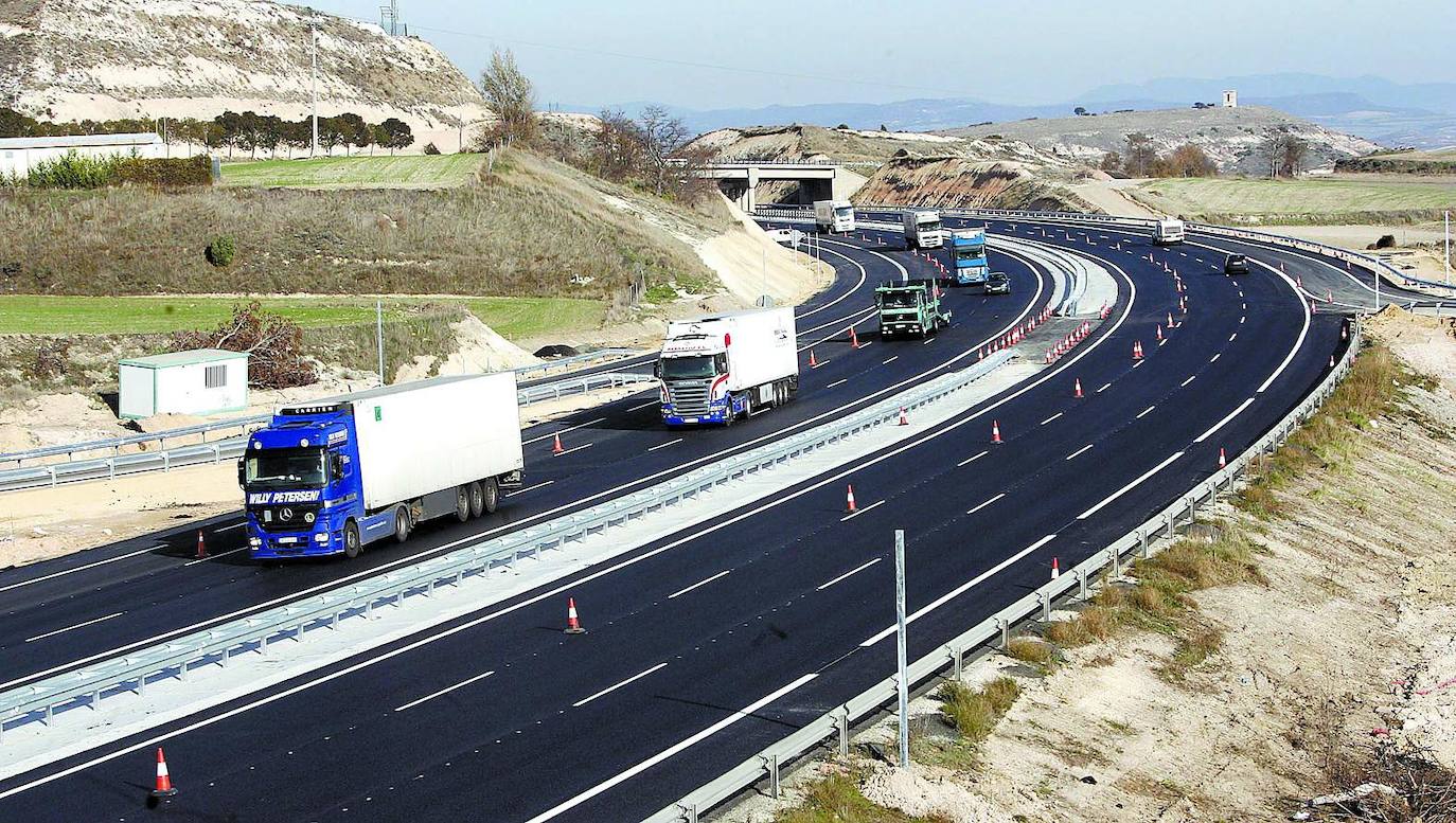 Mitma adjudica por 1,5 millones el proyecto del tercer carril de la AP ...