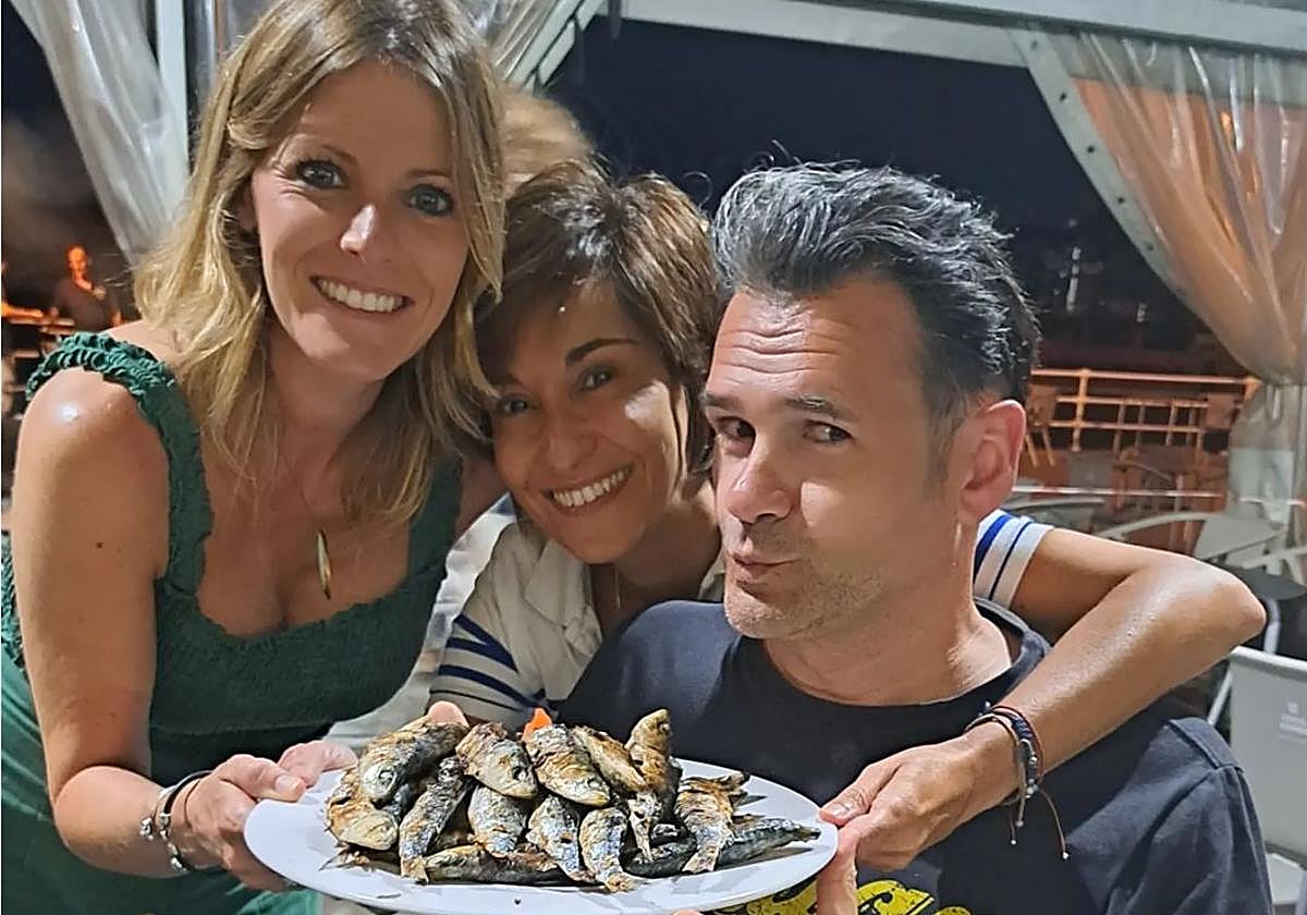 La cena de Adela González con Iñaki López y Andrea Ropero en el ...