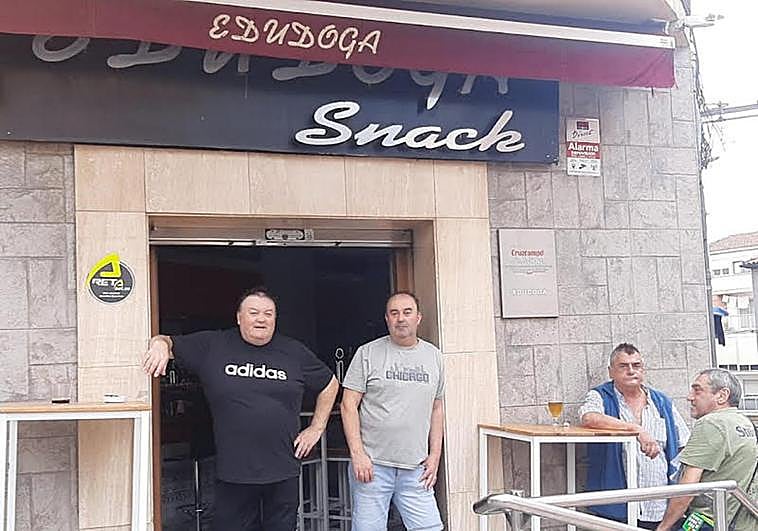 60 años tras la barra de un bar en Basauri | El Correo