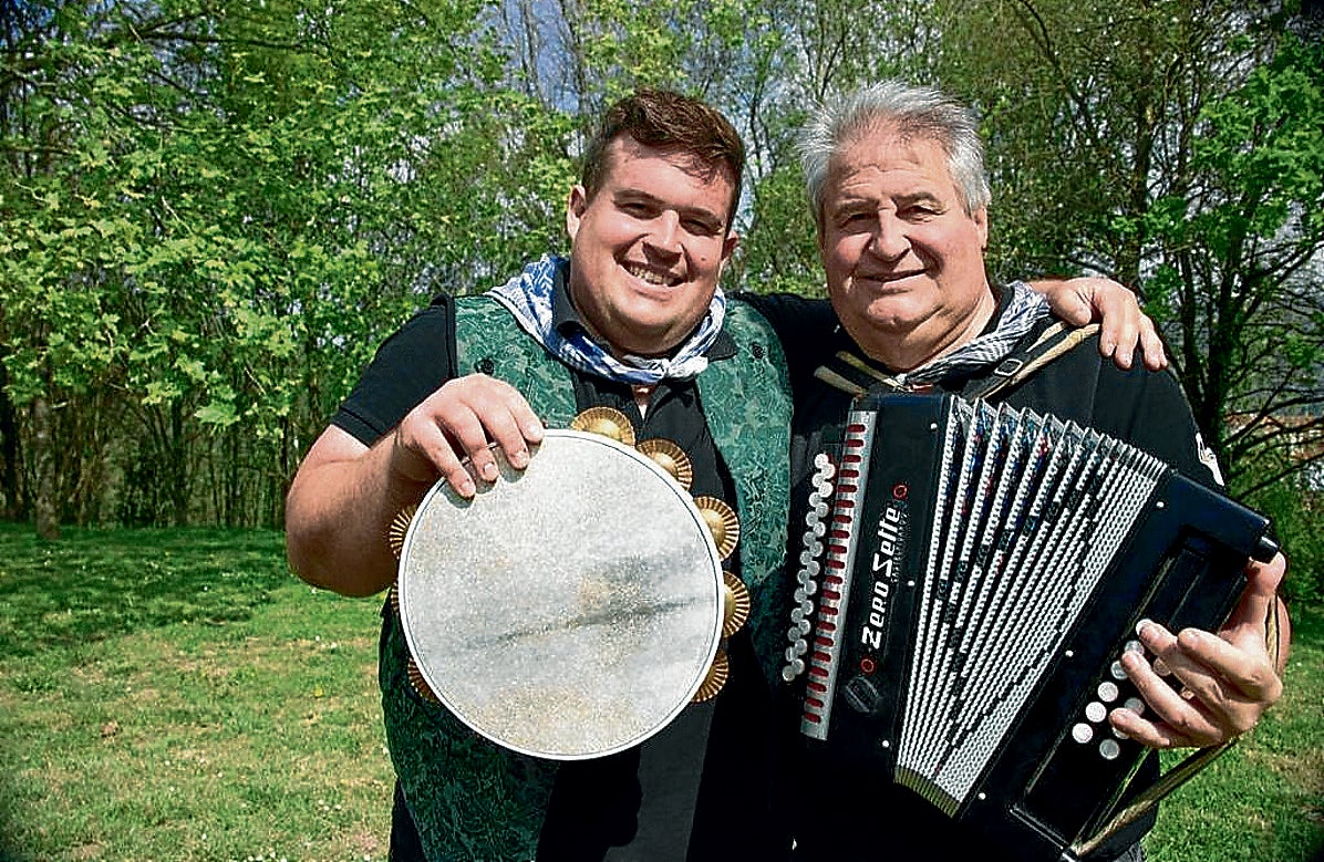 Los autores de la canción de las fiestas de Basauri que se ha hecho ...