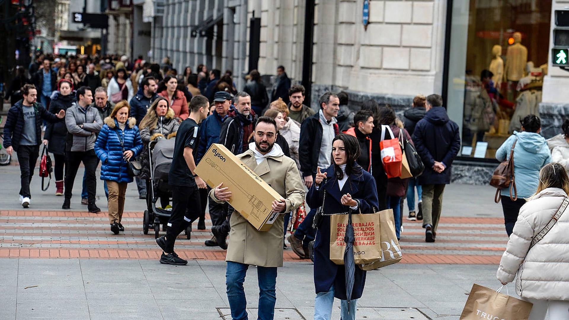 Bilbao llena sus calles y muchas tiendas realizan las mejores ventas ...