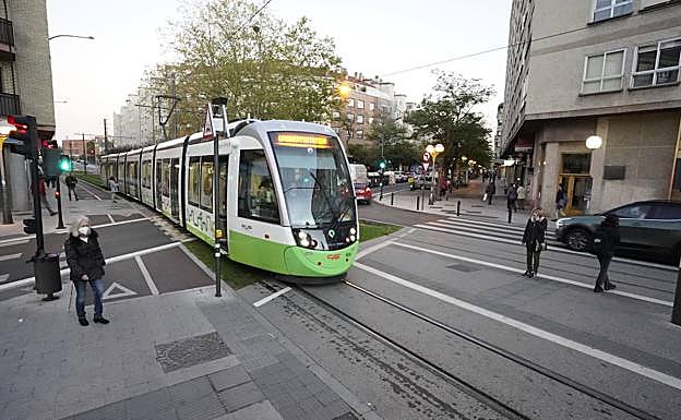 El tranvía de Vitoria cerró 2022 con 6,6 millones de viajeros, un 20% ...