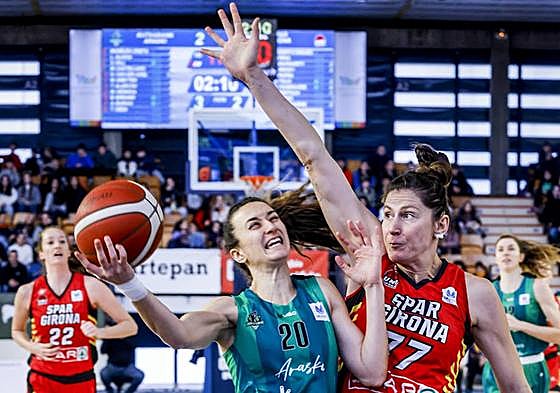 Marta Hermida encumbra al Araski | El Correo